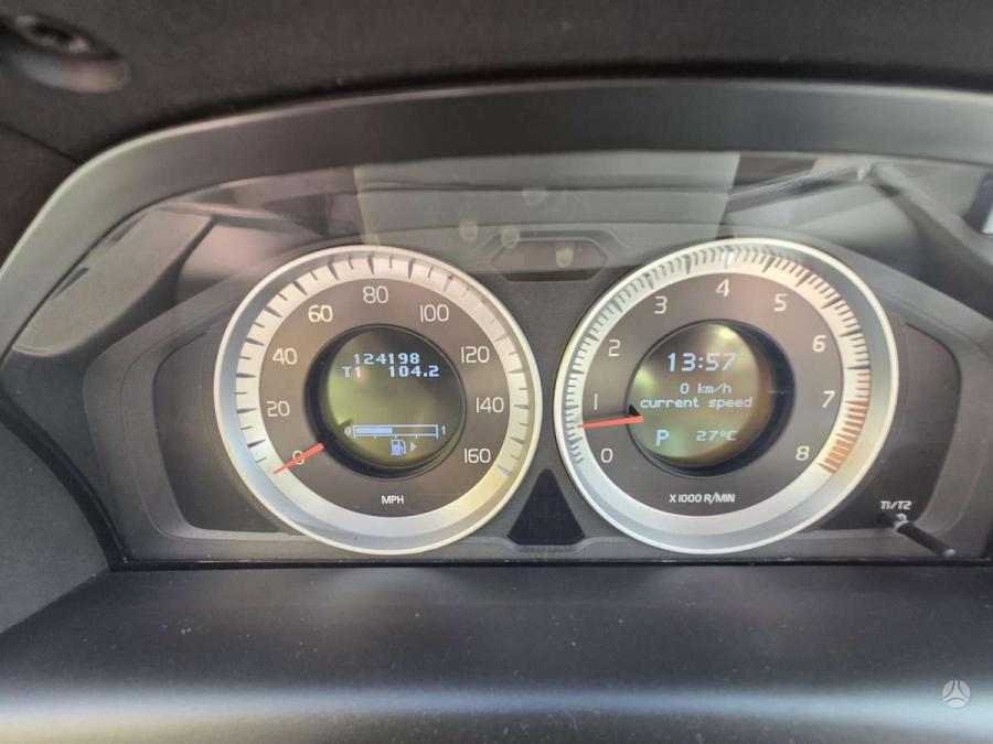 White Volvo XC60 2013 in Klaipeda, with an engine capacity of 3.19 L and mileage of 200 thousand km for 12000 €, photo 10 on AUTOMOTO.COM.LV