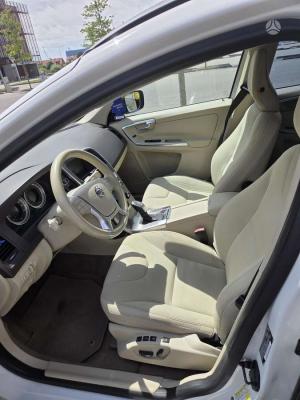 White Volvo XC60 2013 in Klaipeda, with an engine capacity of 3.19 L and mileage of 200 thousand km for 12000 €, photo 12 on AUTOMOTO.COM.LV
