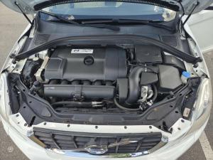 White Volvo XC60 2013 in Klaipeda, with an engine capacity of 3.19 L and mileage of 200 thousand km for 12000 €, photo 16 on AUTOMOTO.COM.LV