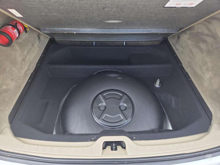 White Volvo XC60 2013 in Klaipeda, with an engine capacity of 3.19 L and mileage of 200 thousand km for 12000 €, photo 17 on AUTOMOTO.COM.LV