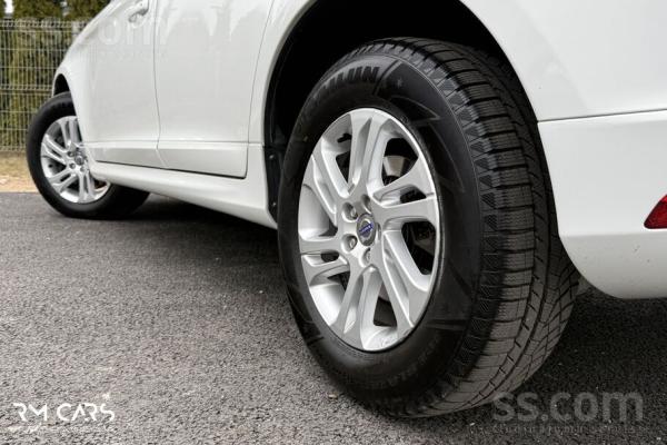 White Volvo XC60 2013 in Jelgava, with an engine capacity of 2.40 L and mileage of 0 thousand km for 11950 €, photo 7 on AUTOMOTO.COM.LV