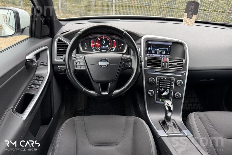 Balts Volvo XC60 2013 Jelgava, ar dzinēja tilpumu 2.40 L un nobraukumu 0 tūkst. km par 11950 €, foto 10 vietnē AUTOMOTO.COM.LV