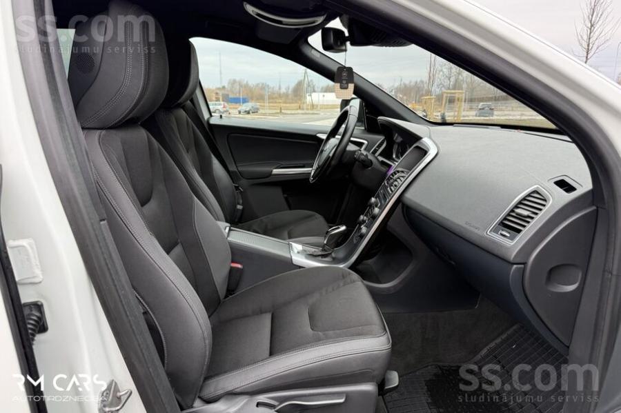 Balts Volvo XC60 2013 Jelgava, ar dzinēja tilpumu 2.40 L un nobraukumu 0 tūkst. km par 11950 €, foto 12 vietnē AUTOMOTO.COM.LV