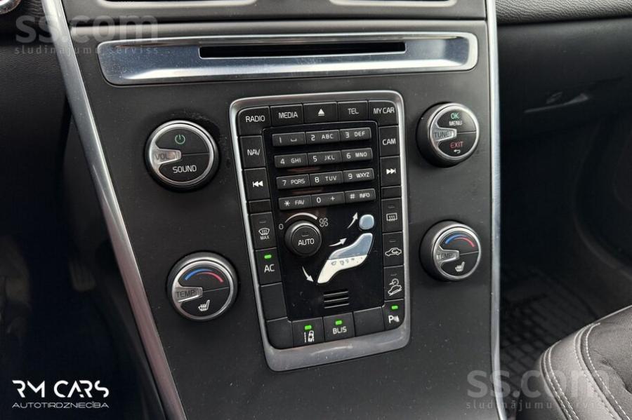 Balts Volvo XC60 2013 Jelgava, ar dzinēja tilpumu 2.40 L un nobraukumu 0 tūkst. km par 11950 €, foto 18 vietnē AUTOMOTO.COM.LV