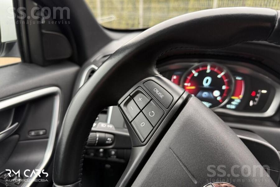 Balts Volvo XC60 2013 Jelgava, ar dzinēja tilpumu 2.40 L un nobraukumu 0 tūkst. km par 11950 €, foto 19 vietnē AUTOMOTO.COM.LV