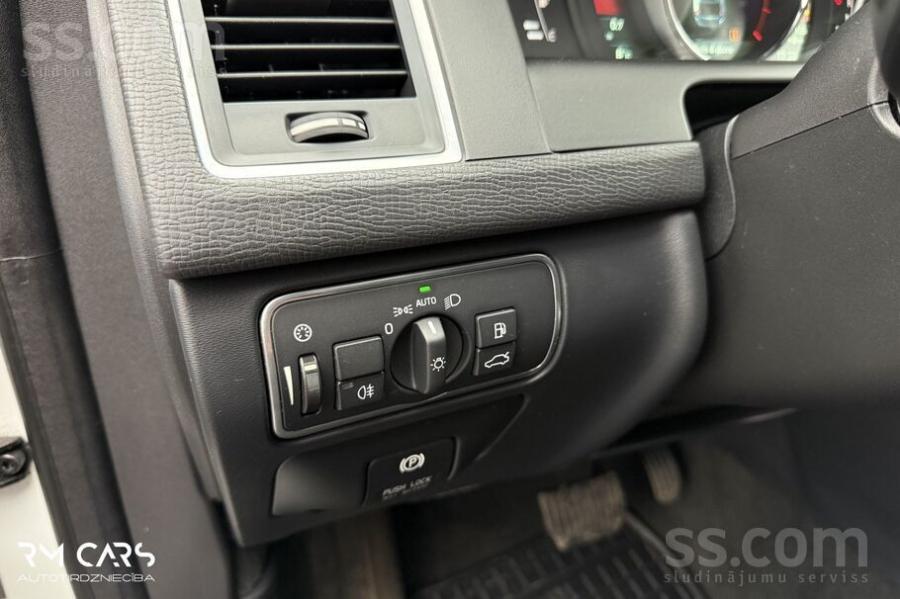 Balts Volvo XC60 2013 Jelgava, ar dzinēja tilpumu 2.40 L un nobraukumu 0 tūkst. km par 11950 €, foto 21 vietnē AUTOMOTO.COM.LV
