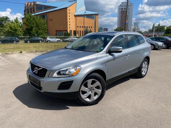 Balts Volvo XC60 2013 Rīga, ar dzinēja tilpumu 2.00 L un nobraukumu 240 tūkst. km par 12450 €, foto 1 vietnē AUTOMOTO.COM.LV
