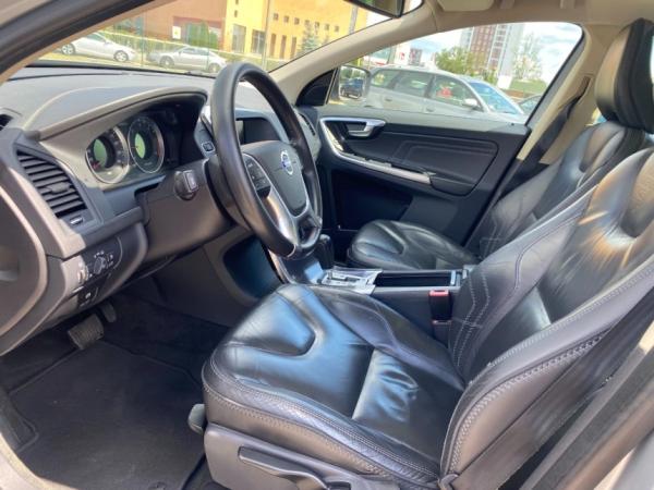 Balts Volvo XC60 2013 Rīga, ar dzinēja tilpumu 2.00 L un nobraukumu 240 tūkst. km par 12450 €, foto 7 vietnē AUTOMOTO.COM.LV