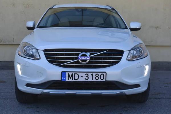 White Volvo XC60 2013 in Talsi, with an engine capacity of 2.40 L and mileage of 241 thousand km for 9500 €, photo 3 on AUTOMOTO.COM.LV