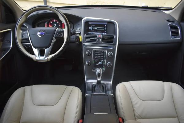 White Volvo XC60 2013 in Talsi, with an engine capacity of 2.40 L and mileage of 241 thousand km for 9500 €, photo 7 on AUTOMOTO.COM.LV