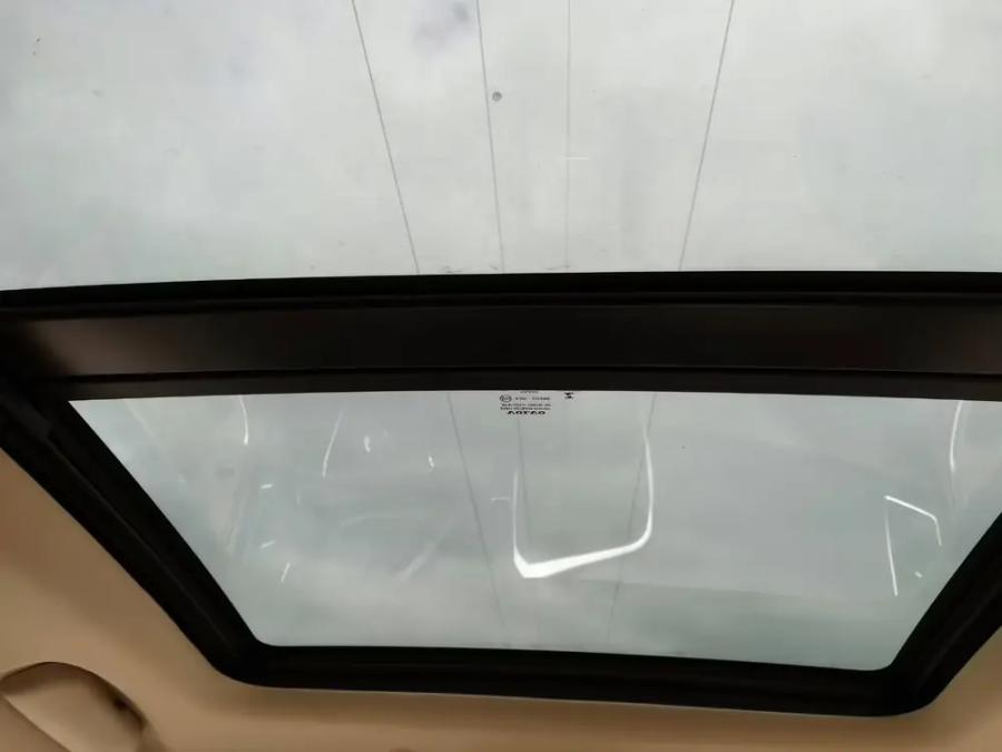 Balts Volvo XC60 2013 Saldus, ar dzinēja tilpumu 2.40 L un nobraukumu 326 tūkst. km par 12200 €, foto 14 vietnē AUTOMOTO.COM.LV