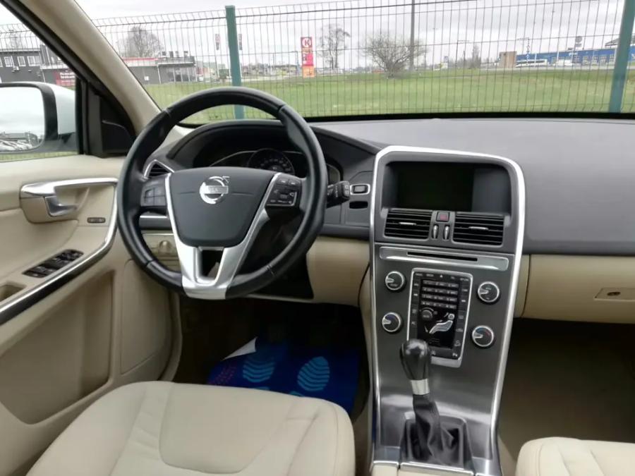 Balts Volvo XC60 2013 Saldus, ar dzinēja tilpumu 2.40 L un nobraukumu 326 tūkst. km par 12200 €, foto 16 vietnē AUTOMOTO.COM.LV
