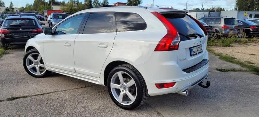 Balts Volvo XC60 2013 Rīga, ar dzinēja tilpumu 2.40 L un nobraukumu 280 tūkst. km par 11900 €, foto 5 vietnē AUTOMOTO.COM.LV