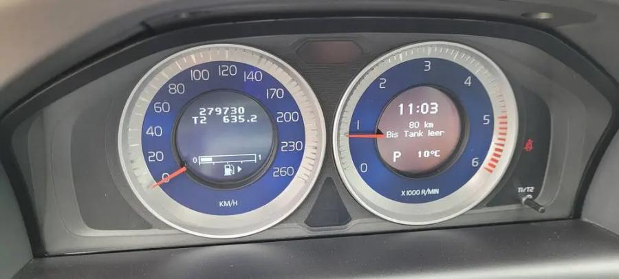 Balts Volvo XC60 2013 Rīga, ar dzinēja tilpumu 2.40 L un nobraukumu 280 tūkst. km par 11900 €, foto 17 vietnē AUTOMOTO.COM.LV