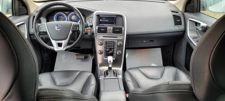 Balts Volvo XC60 2013 Rīga, ar dzinēja tilpumu 2.40 L un nobraukumu 280 tūkst. km par 11900 €, foto 19 vietnē AUTOMOTO.COM.LV