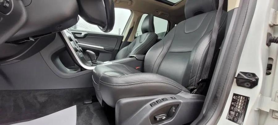 Balts Volvo XC60 2013 Rīga, ar dzinēja tilpumu 2.40 L un nobraukumu 280 tūkst. km par 11900 €, foto 20 vietnē AUTOMOTO.COM.LV