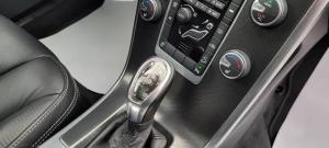 Balts Volvo XC60 2013 Rīga, ar dzinēja tilpumu 2.40 L un nobraukumu 280 tūkst. km par 11900 €, foto 25 vietnē AUTOMOTO.COM.LV