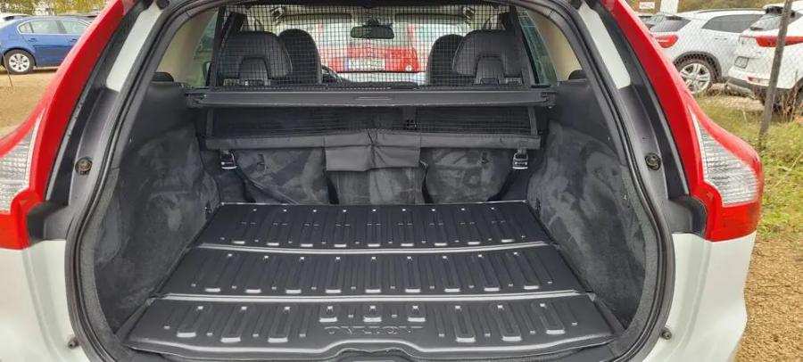 Balts Volvo XC60 2013 Rīga, ar dzinēja tilpumu 2.40 L un nobraukumu 280 tūkst. km par 11900 €, foto 29 vietnē AUTOMOTO.COM.LV