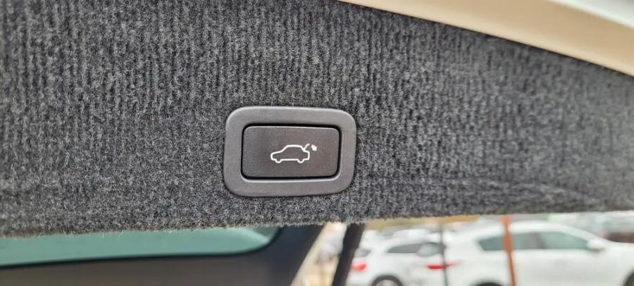 Balts Volvo XC60 2013 Rīga, ar dzinēja tilpumu 2.40 L un nobraukumu 280 tūkst. km par 11900 €, foto 30 vietnē AUTOMOTO.COM.LV