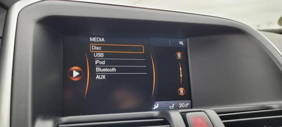 Balts Volvo XC60 2013 Rīga, ar dzinēja tilpumu 2.40 L un nobraukumu 280 tūkst. km par 11900 €, foto 34 vietnē AUTOMOTO.COM.LV