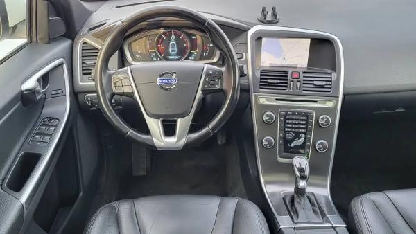 Balts Volvo XC60 2013 Rīga, ar dzinēja tilpumu 2.40 L un nobraukumu 311 tūkst. km par 9990 €, foto 6 vietnē AUTOMOTO.COM.LV