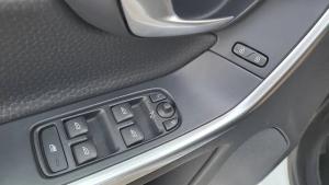 Balts Volvo XC60 2013 Rīga, ar dzinēja tilpumu 2.40 L un nobraukumu 311 tūkst. km par 9990 €, foto 8 vietnē AUTOMOTO.COM.LV