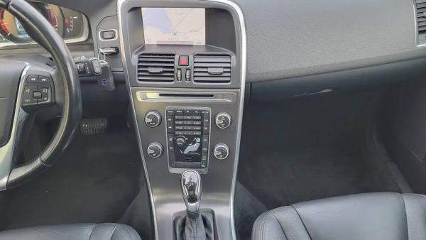 Balts Volvo XC60 2013 Rīga, ar dzinēja tilpumu 2.40 L un nobraukumu 311 tūkst. km par 9990 €, foto 10 vietnē AUTOMOTO.COM.LV