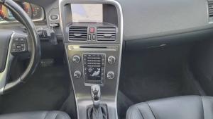 Balts Volvo XC60 2013 Rīga, ar dzinēja tilpumu 2.40 L un nobraukumu 311 tūkst. km par 9990 €, foto 11 vietnē AUTOMOTO.COM.LV