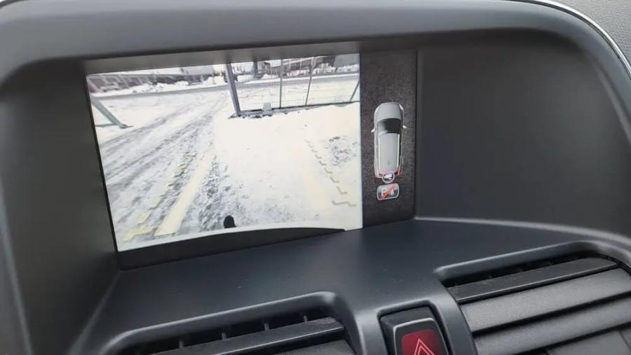 Balts Volvo XC60 2013 Rīga, ar dzinēja tilpumu 2.40 L un nobraukumu 311 tūkst. km par 9990 €, foto 12 vietnē AUTOMOTO.COM.LV