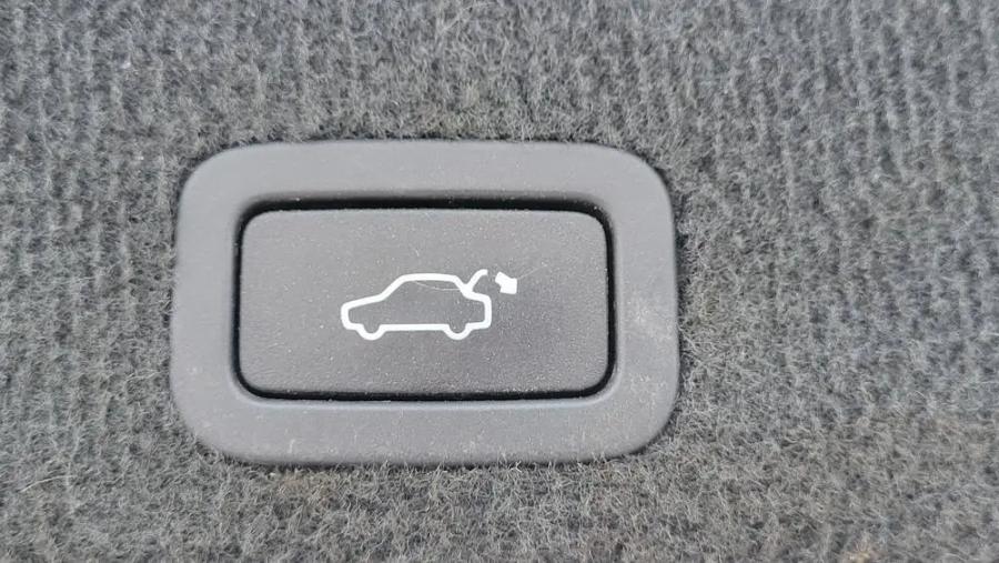 Balts Volvo XC60 2013 Rīga, ar dzinēja tilpumu 2.40 L un nobraukumu 311 tūkst. km par 9990 €, foto 19 vietnē AUTOMOTO.COM.LV