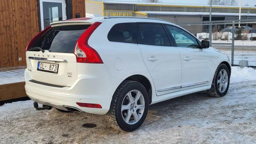 Balts Volvo XC60 2013 Rīga, ar dzinēja tilpumu 2.40 L un nobraukumu 311 tūkst. km par 9990 €, foto 24 vietnē AUTOMOTO.COM.LV