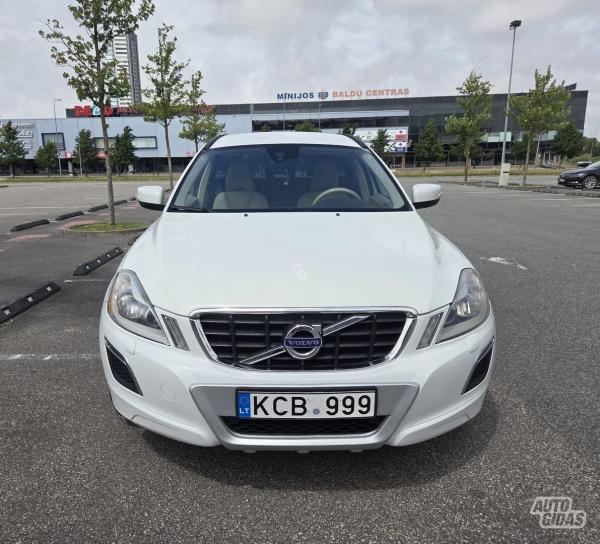 Balts Volvo XC60 2013 Klaipėda, ar dzinēja tilpumu 3.20 L un nobraukumu 200 tūkst. km par 12000 €, foto 1 vietnē AUTOMOTO.COM.LV