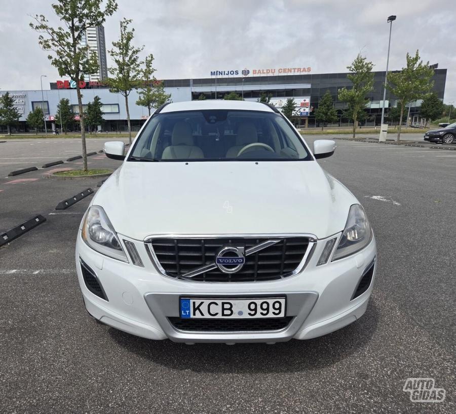 Balts Volvo XC60 2013 Klaipėda, ar dzinēja tilpumu 3.20 L un nobraukumu 200 tūkst. km par 12000 €, foto 1 vietnē AUTOMOTO.COM.LV