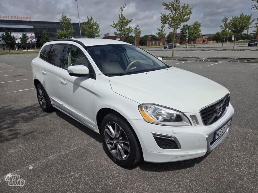 Balts Volvo XC60 2013 Klaipėda, ar dzinēja tilpumu 3.20 L un nobraukumu 200 tūkst. km par 12000 €, foto 4 vietnē AUTOMOTO.COM.LV