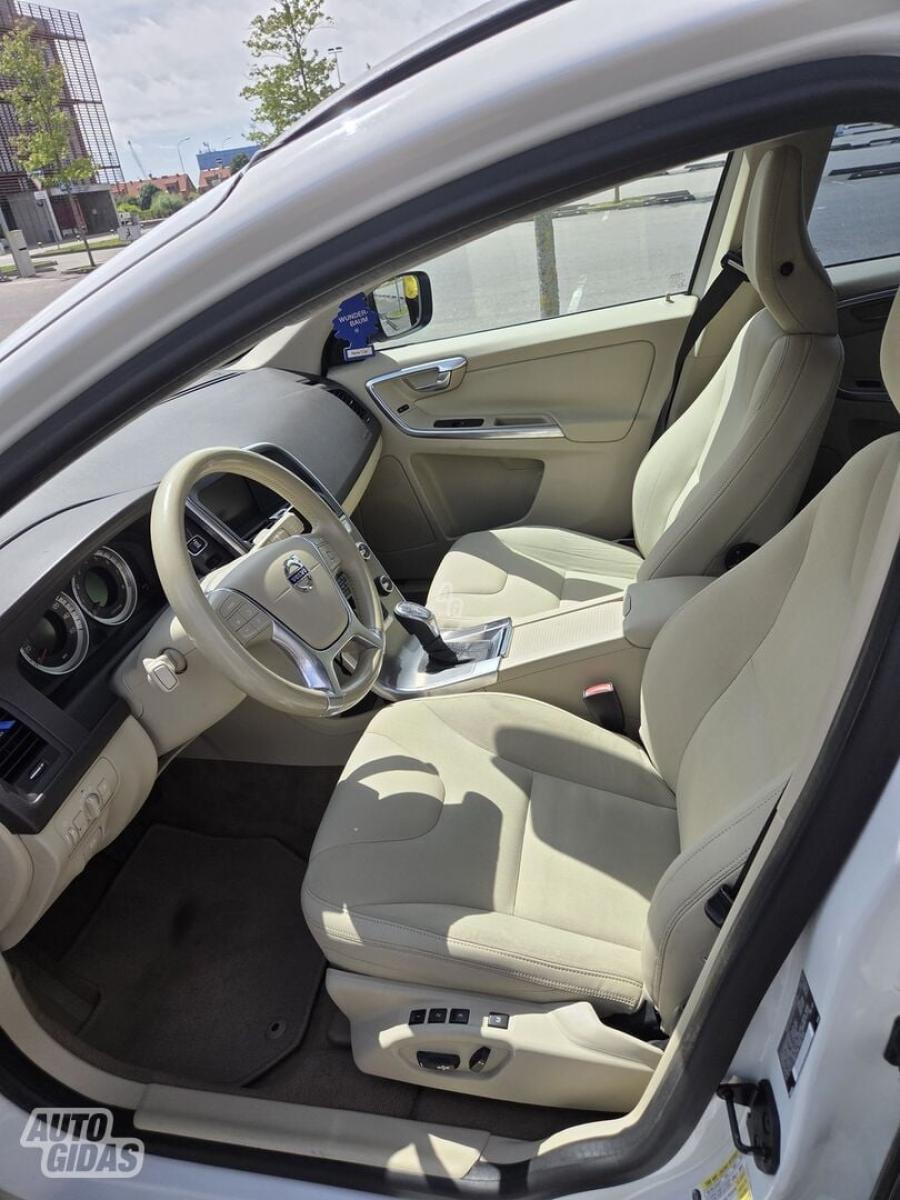 Balts Volvo XC60 2013 Klaipėda, ar dzinēja tilpumu 3.20 L un nobraukumu 200 tūkst. km par 12000 €, foto 10 vietnē AUTOMOTO.COM.LV