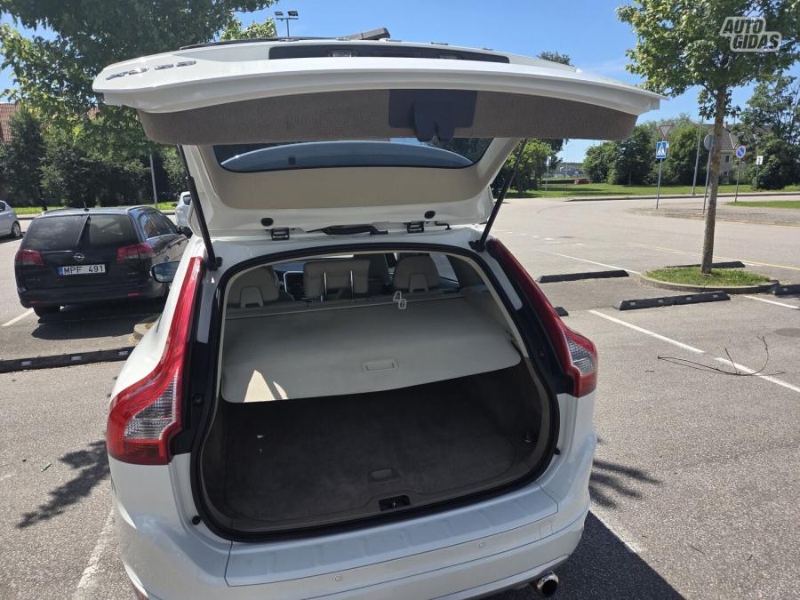 Balts Volvo XC60 2013 Klaipėda, ar dzinēja tilpumu 3.20 L un nobraukumu 200 tūkst. km par 12000 €, foto 15 vietnē AUTOMOTO.COM.LV