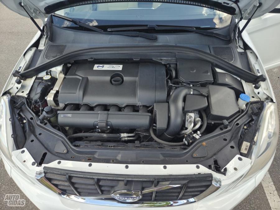 Balts Volvo XC60 2013 Klaipėda, ar dzinēja tilpumu 3.20 L un nobraukumu 200 tūkst. km par 12000 €, foto 16 vietnē AUTOMOTO.COM.LV
