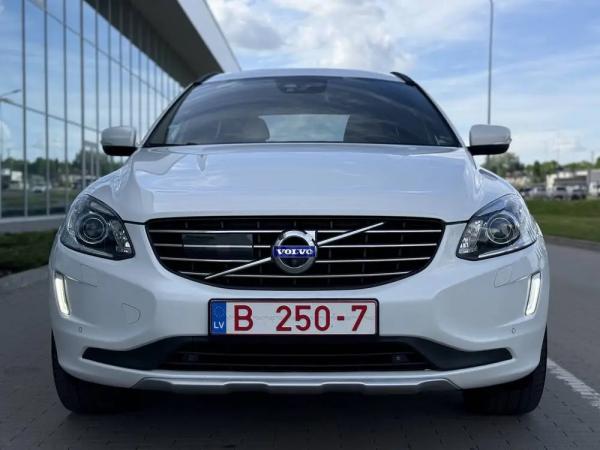 White Volvo XC60 2013 in Rezekne, with an engine capacity of 2.40 L and mileage of 237 thousand km for 13990 €, photo 1 on AUTOMOTO.COM.LV