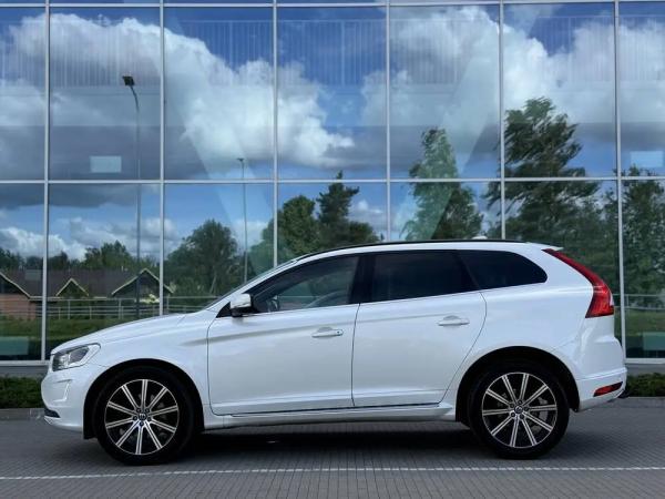 White Volvo XC60 2013 in Rezekne, with an engine capacity of 2.40 L and mileage of 237 thousand km for 13990 €, photo 6 on AUTOMOTO.COM.LV