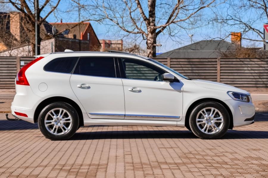 Balts Volvo XC60 2013 Rīga, ar dzinēja tilpumu 2.40 L un nobraukumu 0 tūkst. km par 14750 €, foto 5 vietnē AUTOMOTO.COM.LV