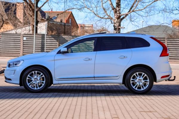 Balts Volvo XC60 2013 Rīga, ar dzinēja tilpumu 2.40 L un nobraukumu 0 tūkst. km par 14750 €, foto 8 vietnē AUTOMOTO.COM.LV