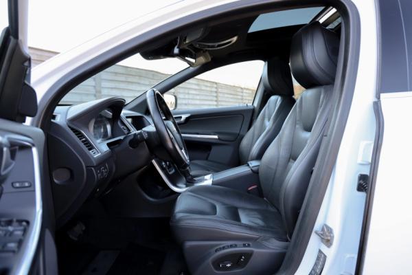 Balts Volvo XC60 2013 Rīga, ar dzinēja tilpumu 2.40 L un nobraukumu 0 tūkst. km par 14750 €, foto 9 vietnē AUTOMOTO.COM.LV