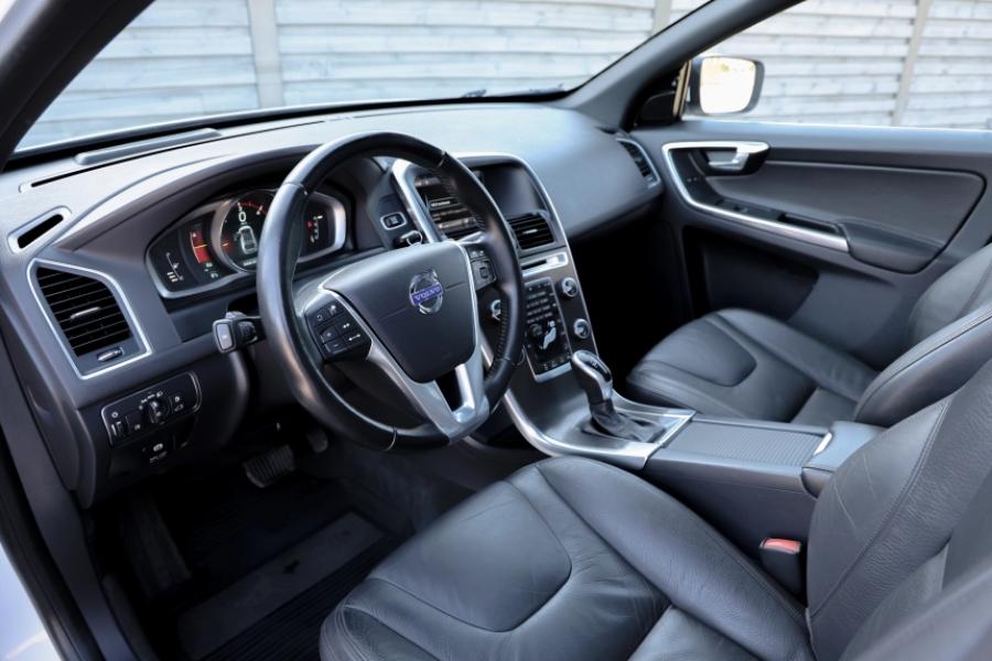 Balts Volvo XC60 2013 Rīga, ar dzinēja tilpumu 2.40 L un nobraukumu 0 tūkst. km par 14750 €, foto 11 vietnē AUTOMOTO.COM.LV