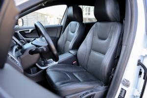 Balts Volvo XC60 2013 Rīga, ar dzinēja tilpumu 2.40 L un nobraukumu 0 tūkst. km par 14750 €, foto 12 vietnē AUTOMOTO.COM.LV