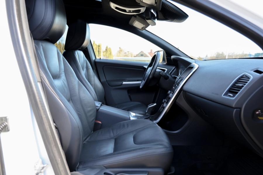 Balts Volvo XC60 2013 Rīga, ar dzinēja tilpumu 2.40 L un nobraukumu 0 tūkst. km par 14750 €, foto 17 vietnē AUTOMOTO.COM.LV
