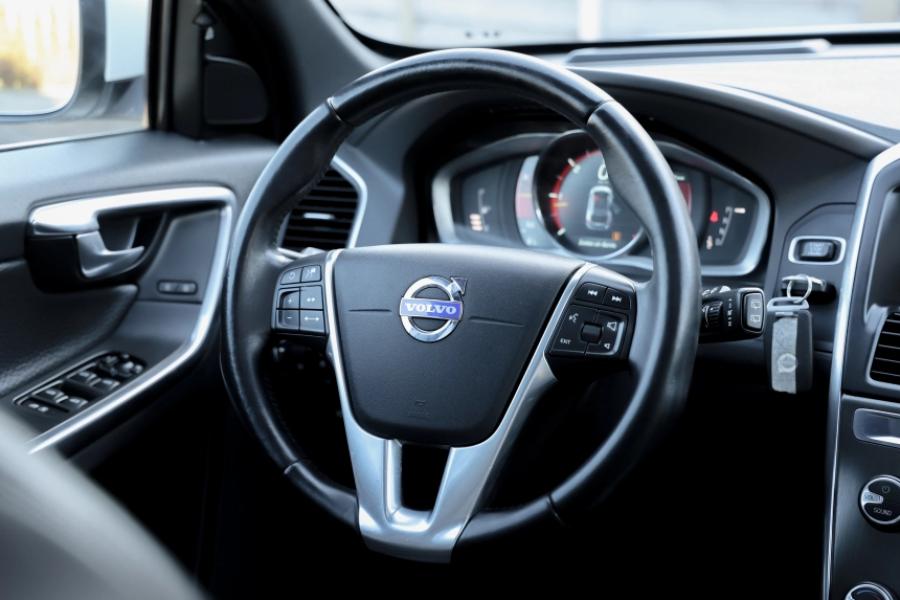 Balts Volvo XC60 2013 Rīga, ar dzinēja tilpumu 2.40 L un nobraukumu 0 tūkst. km par 14750 €, foto 20 vietnē AUTOMOTO.COM.LV