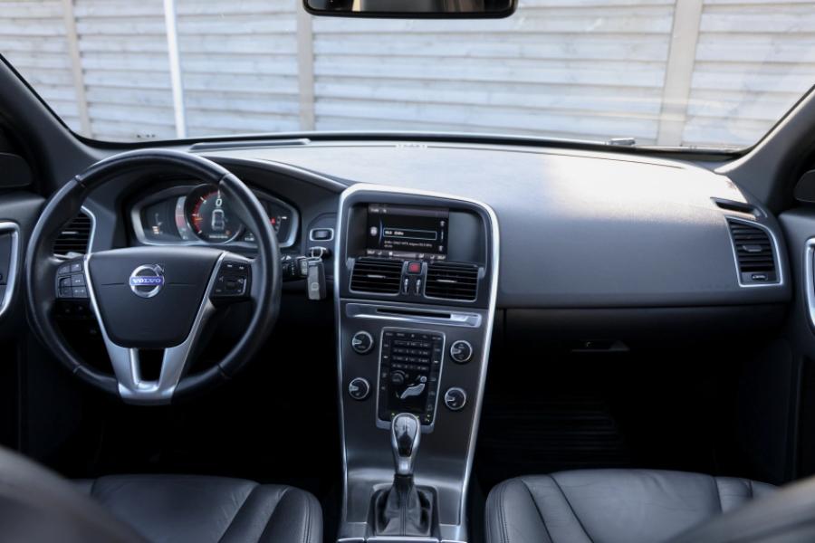 Balts Volvo XC60 2013 Rīga, ar dzinēja tilpumu 2.40 L un nobraukumu 0 tūkst. km par 14750 €, foto 21 vietnē AUTOMOTO.COM.LV