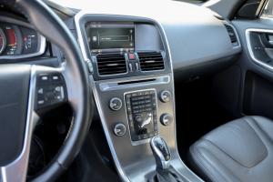 Balts Volvo XC60 2013 Rīga, ar dzinēja tilpumu 2.40 L un nobraukumu 0 tūkst. km par 14750 €, foto 27 vietnē AUTOMOTO.COM.LV