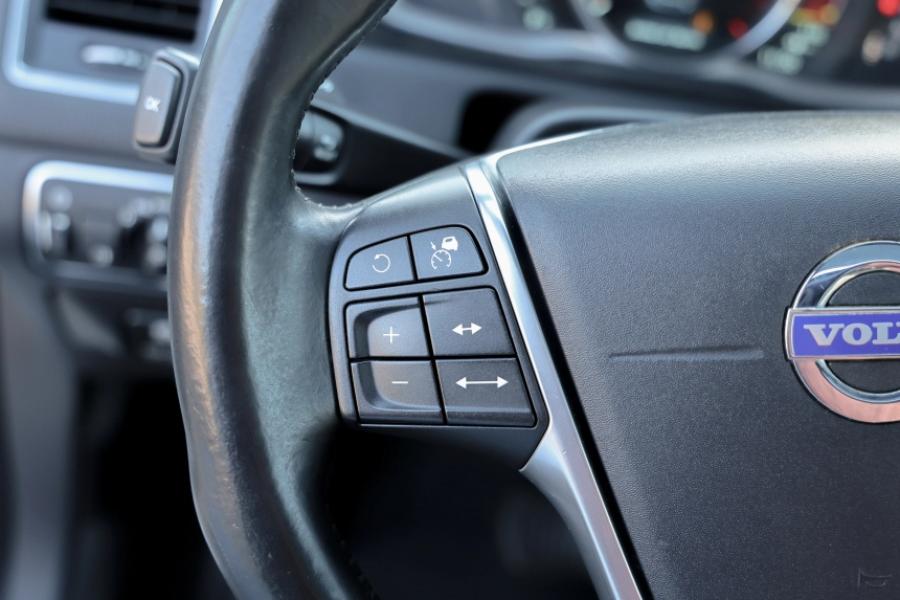 Balts Volvo XC60 2013 Rīga, ar dzinēja tilpumu 2.40 L un nobraukumu 0 tūkst. km par 14750 €, foto 28 vietnē AUTOMOTO.COM.LV