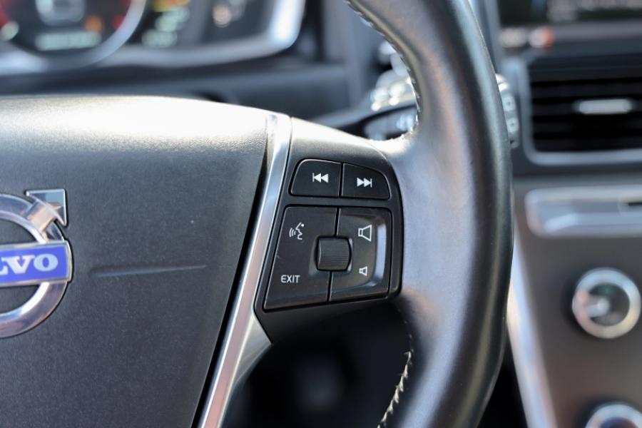 Balts Volvo XC60 2013 Rīga, ar dzinēja tilpumu 2.40 L un nobraukumu 0 tūkst. km par 14750 €, foto 29 vietnē AUTOMOTO.COM.LV